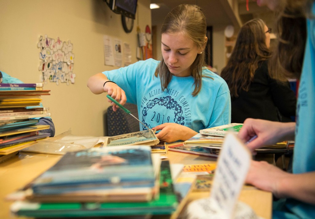 Colby students lend a hand at Waterville area organizations for Colby ...