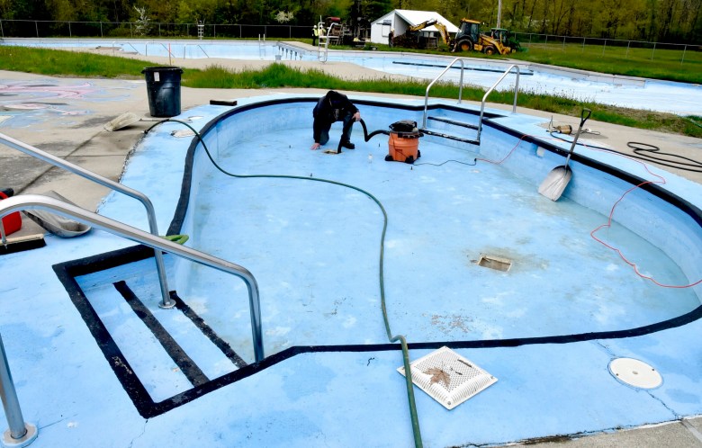 Construction of new slide pool at Waterville complex progressing
