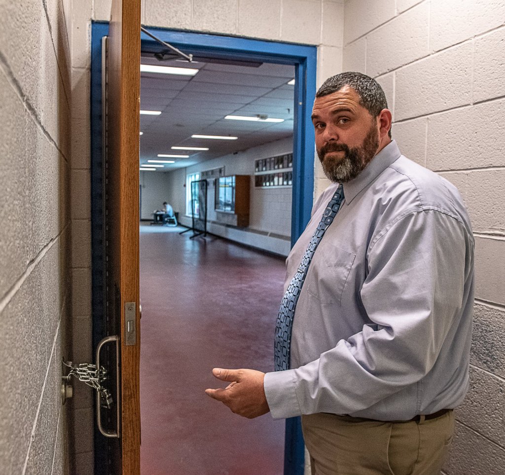 Lewiston High School graduation plan requires fewer credits