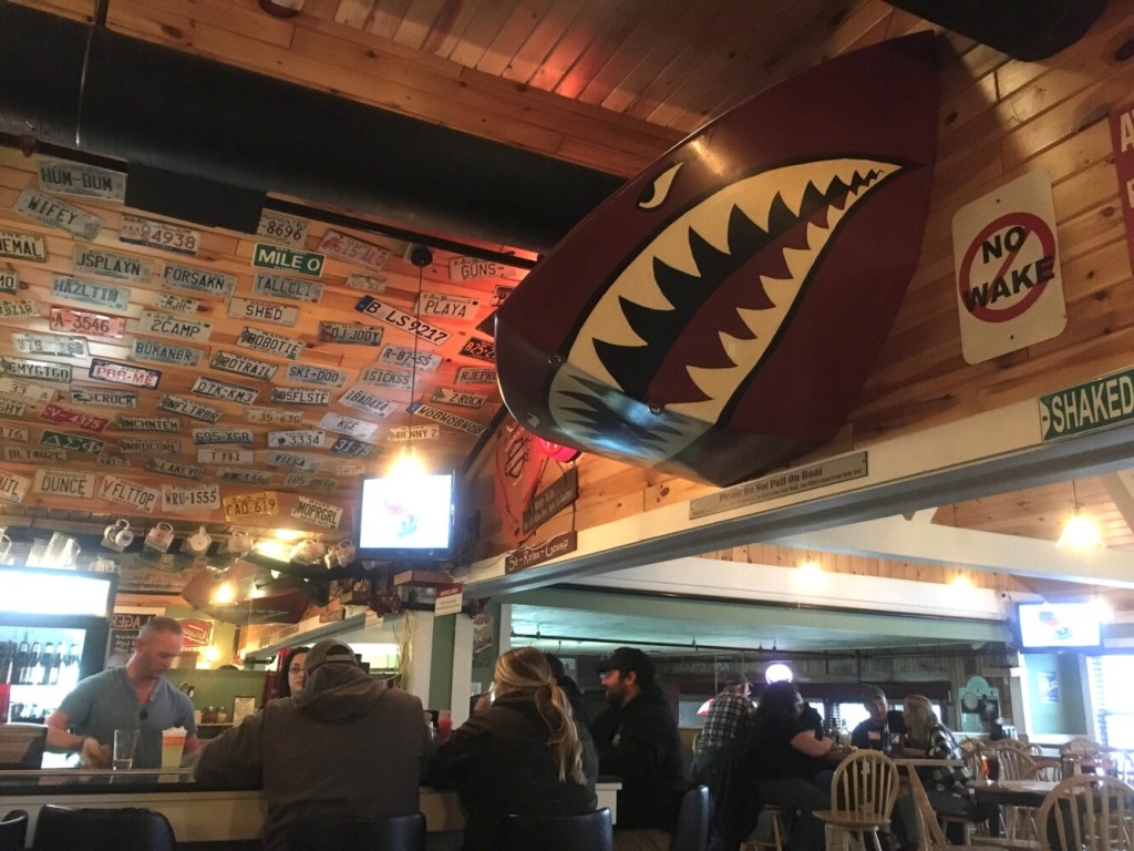Willy’s Ale Room has a clubhouse vibe and more than just pub food