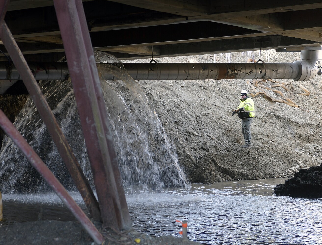 Video: Excavator hits, breaks Gardiner water main