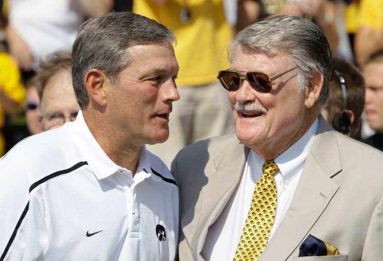 College roundup: Legendary Iowa coach Hayden Fry dies at age 90