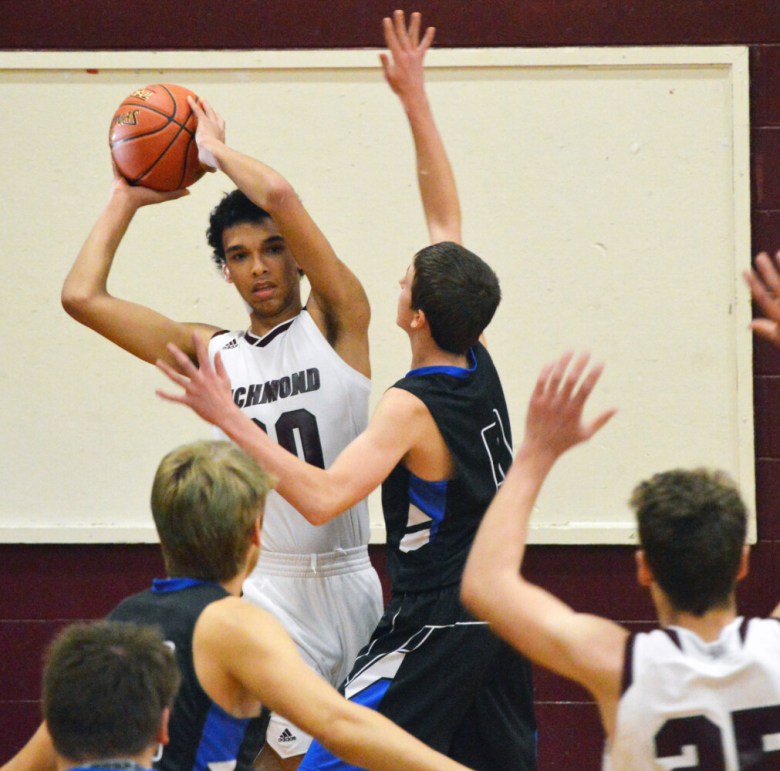 Boys Basketball: Bing leads Bobcats to easy win over Hawks