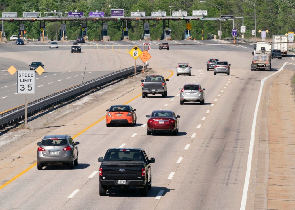 Turnpike traffic crossing Maine border rose steadily in May