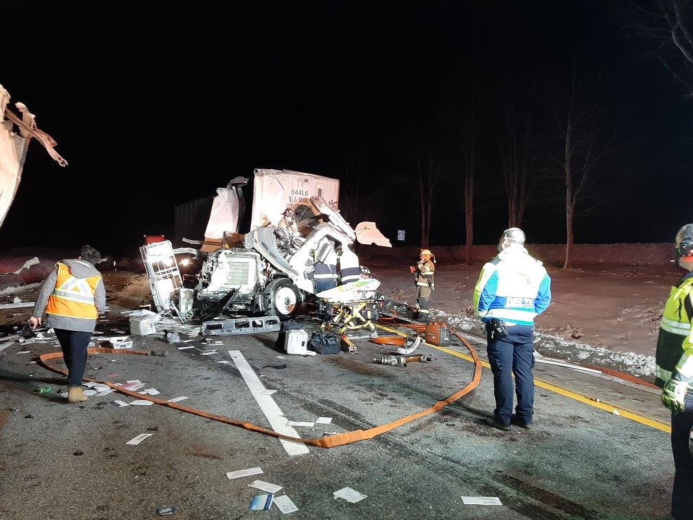 Accident Involving Tractor Trailers Ambulance Closes Interstate 95 In