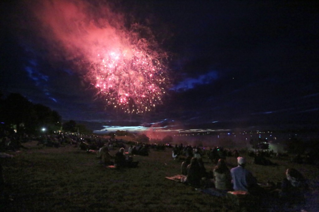 Thousands gather in Portland to watch Fourth of July fireworks