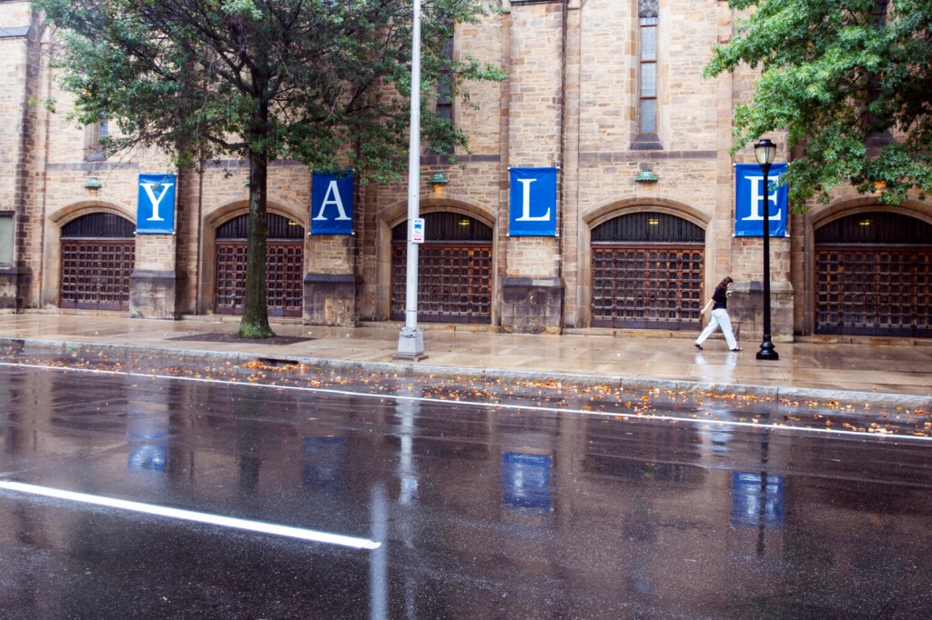 Multiple bomb threats reported at Yale, nearby buildings
