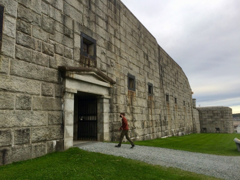 Ghost hunters take to Maine’s largest historic fort