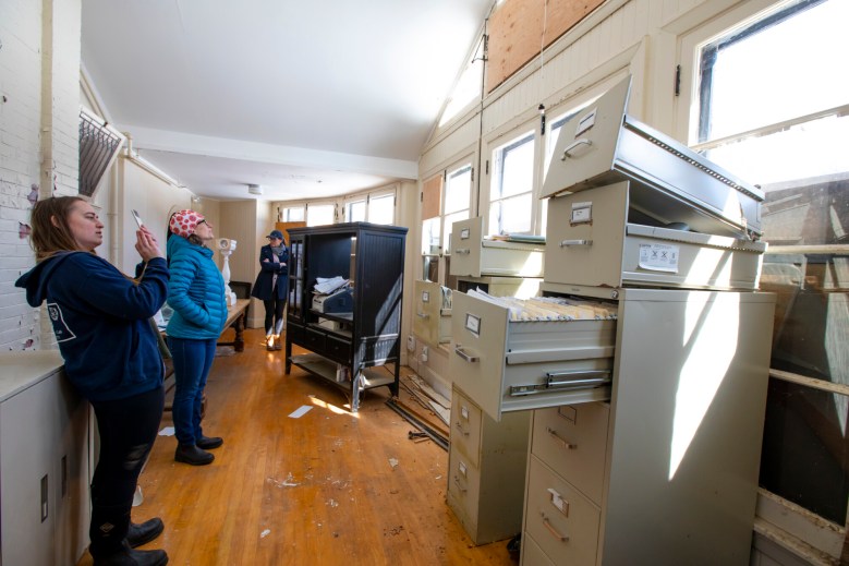 Andrews and Kelly tour Gehring House