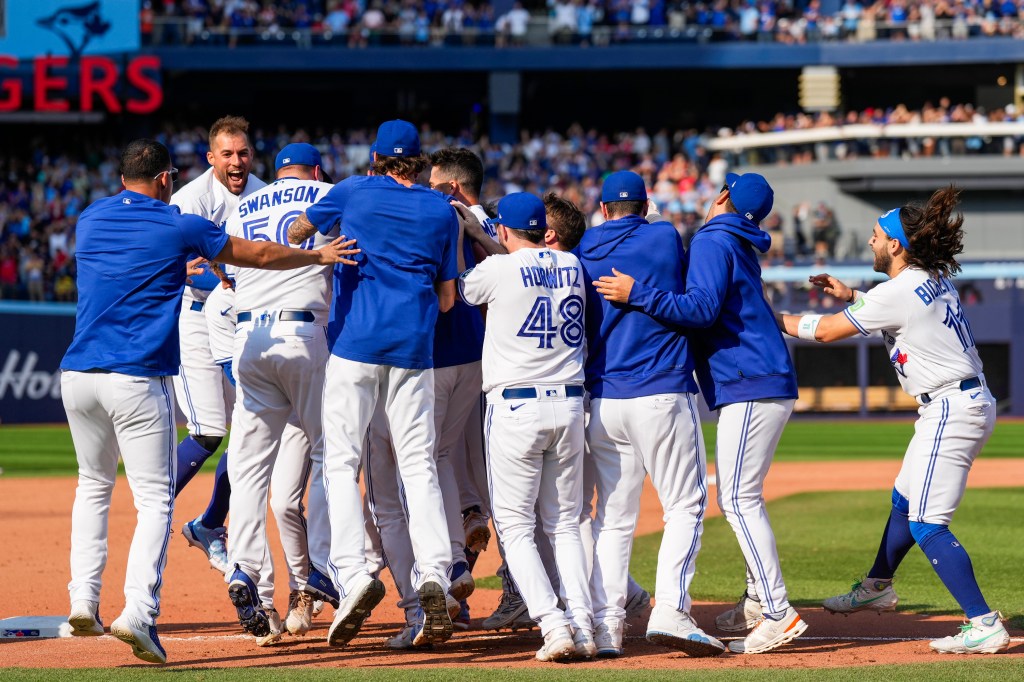 Blue Jays score in ninth to finish sweep of Red Sox