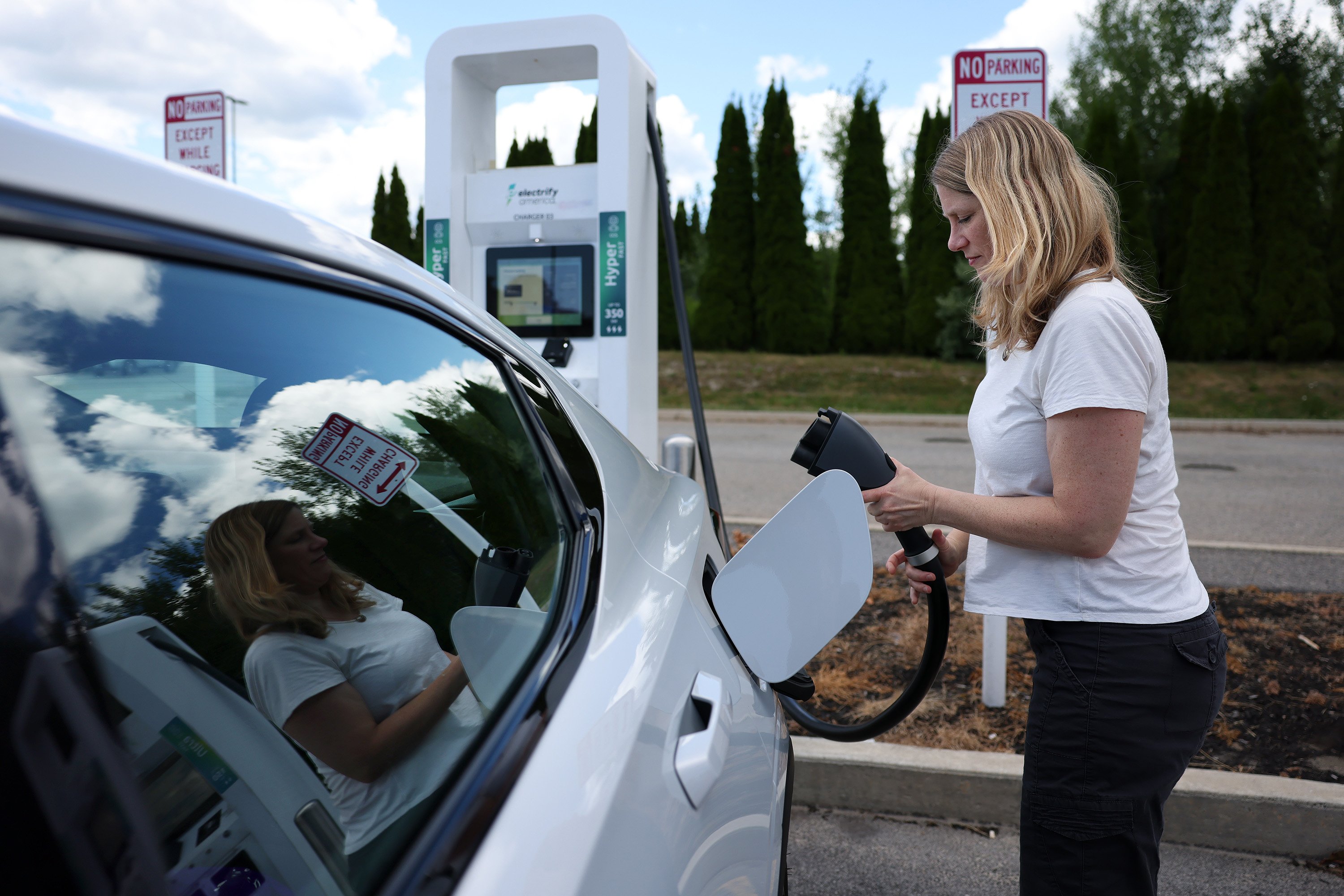 Owning an electric car store
