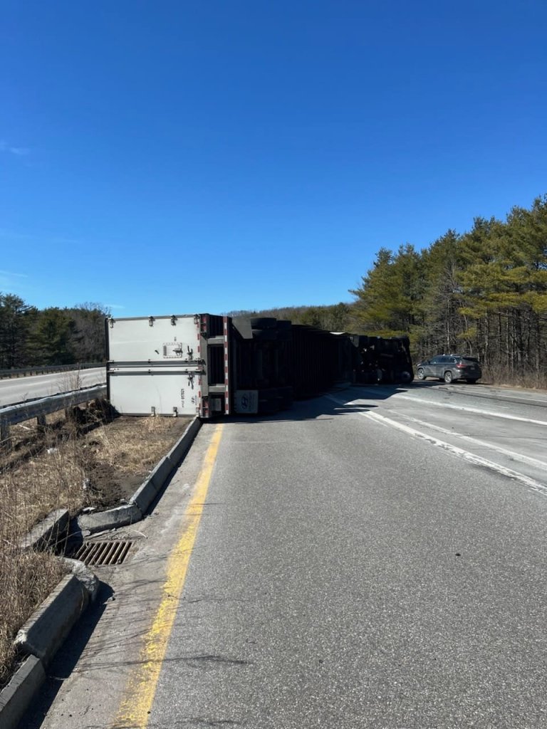 Toppled tractor trailer blocks westbound I-495