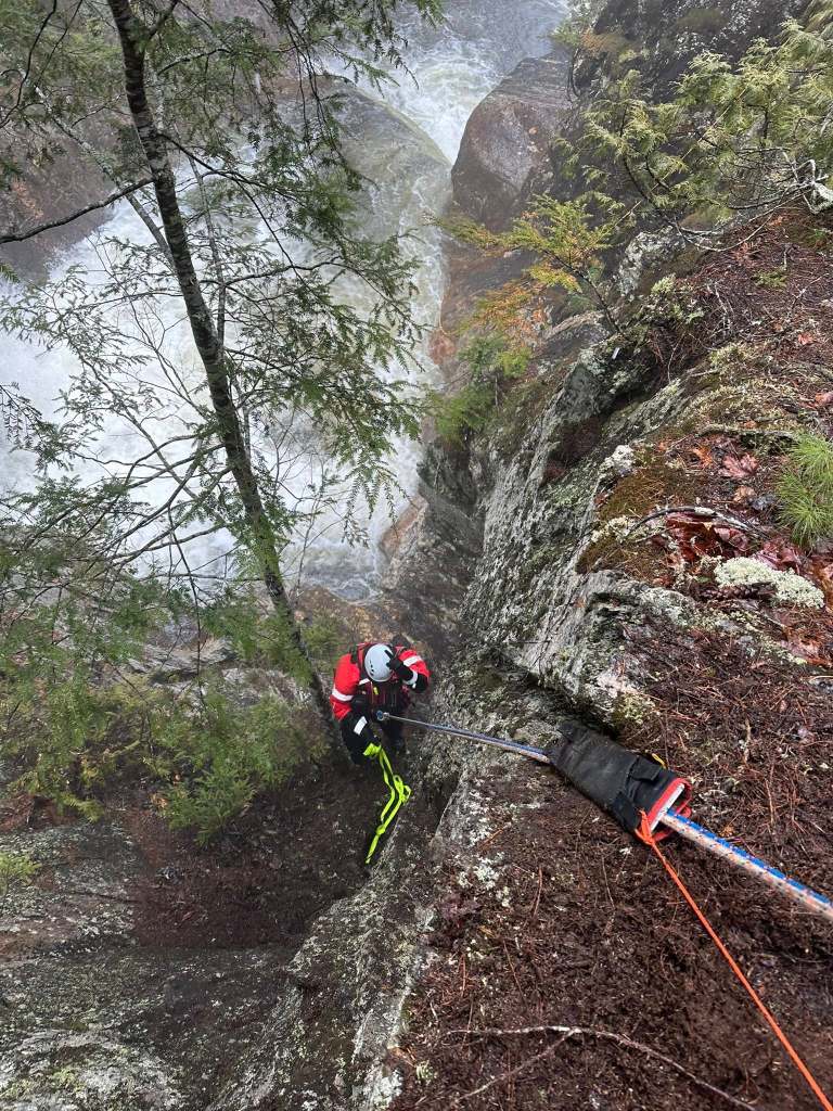 Franklin Search & Rescue ropes team anchors into community service