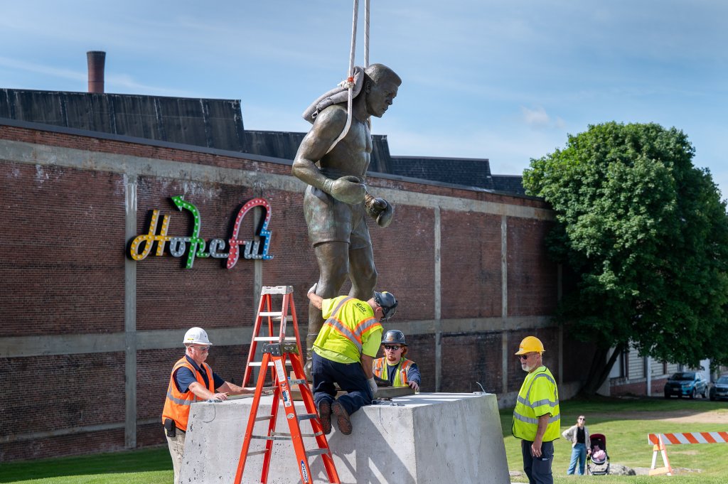 Lewiston sets up Muhammad Ali statue for unveiling ceremony