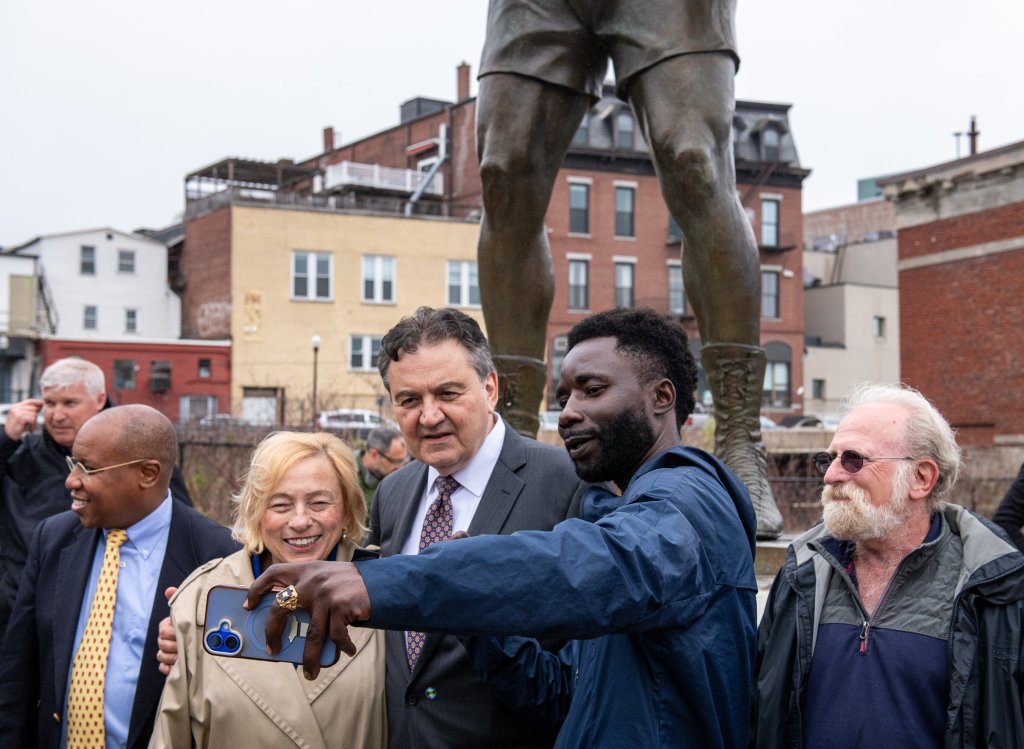 Lewiston’s new guardian: Muhammad Ali statue ‘challenges,’ ‘encourages ...