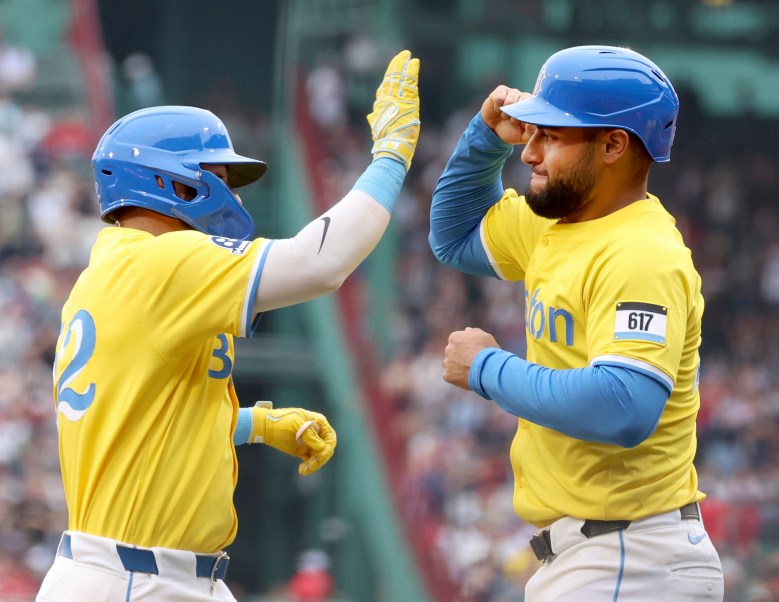 Red Sox end skid by routing Blue Jays