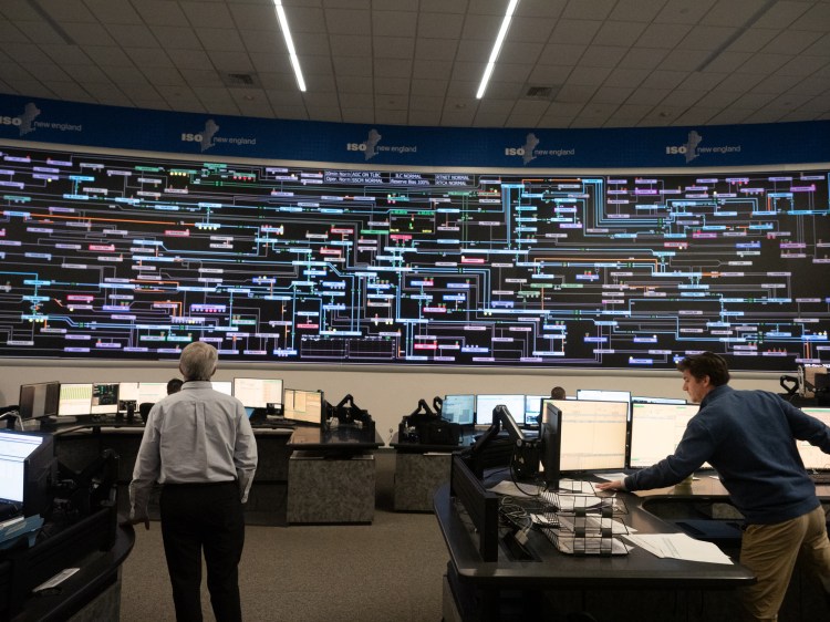Sweltering heat strains New England power grid, nearly breaks record ...