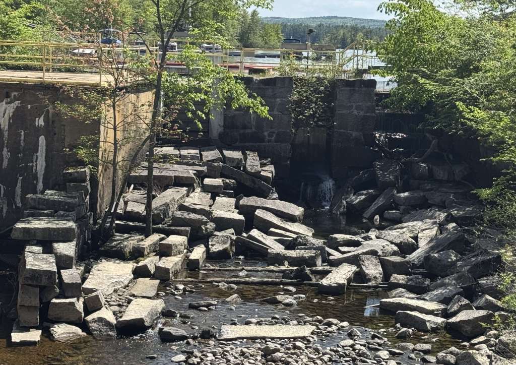 Third electric gate of Thompson Lake dam in Oxford installed