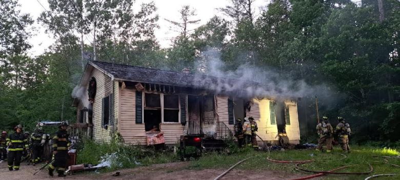 Norway fire displaces 7, injures firefighter