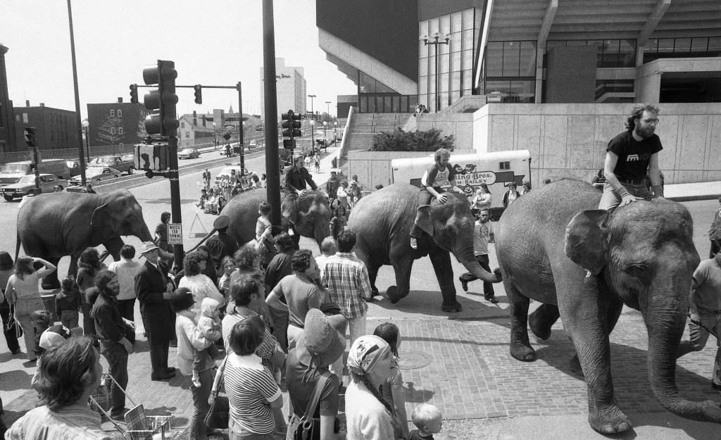 Step right up: Photos from 1979 show circus elephants in Portland