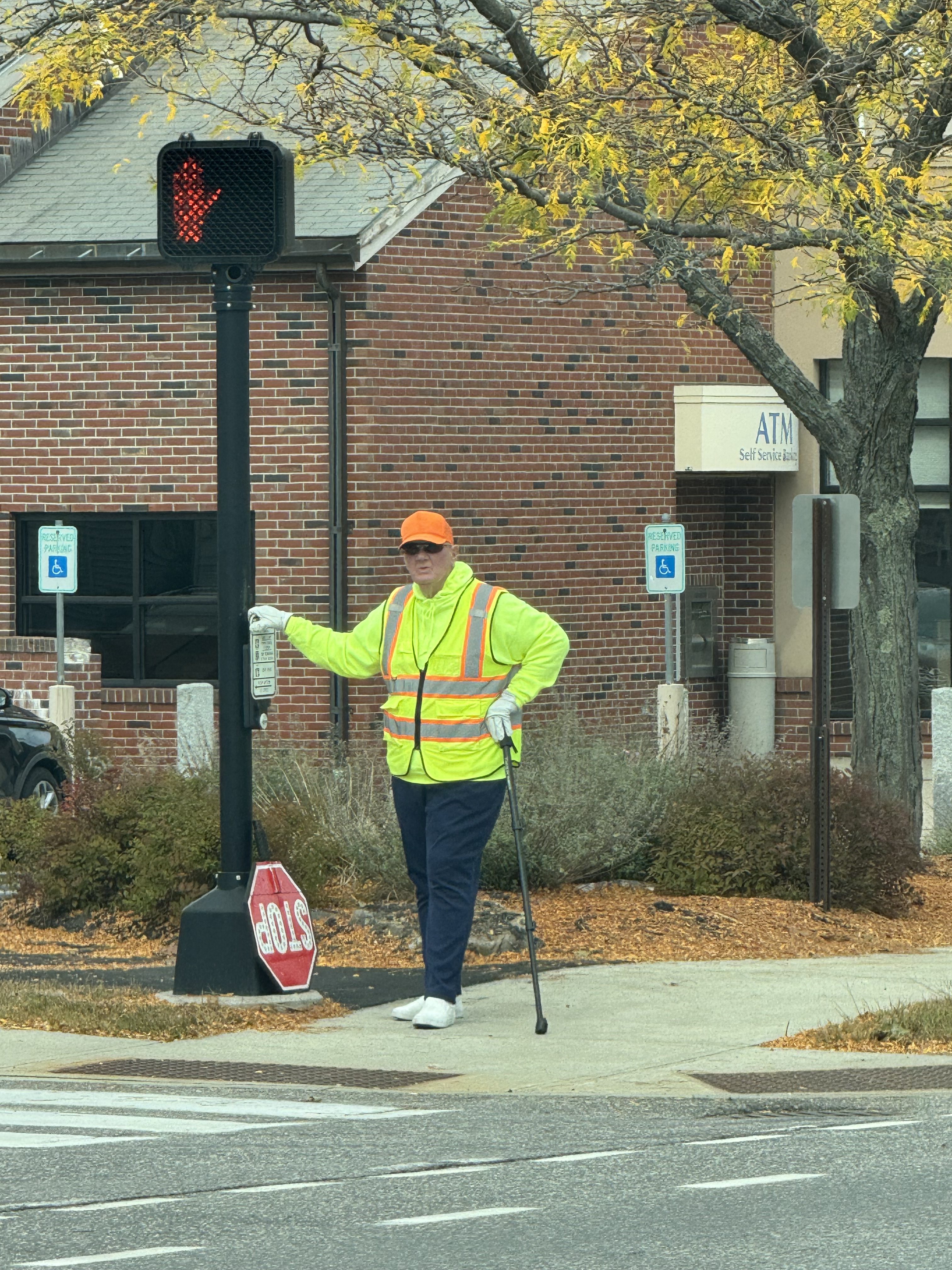 After years helping hundreds of students, 83-year-old crossing guard ...